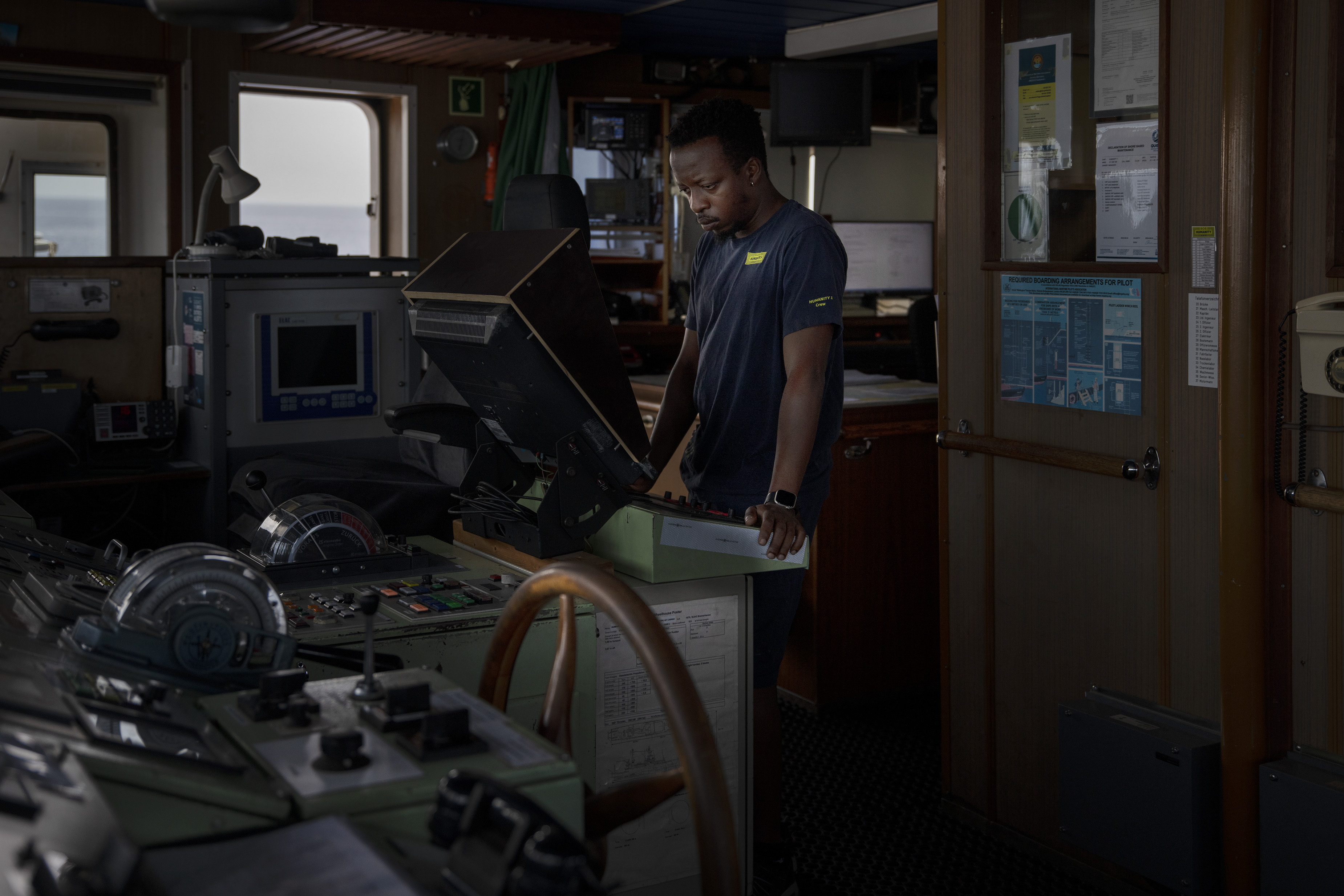 What happens on the bridge? - SOS HUMANITY